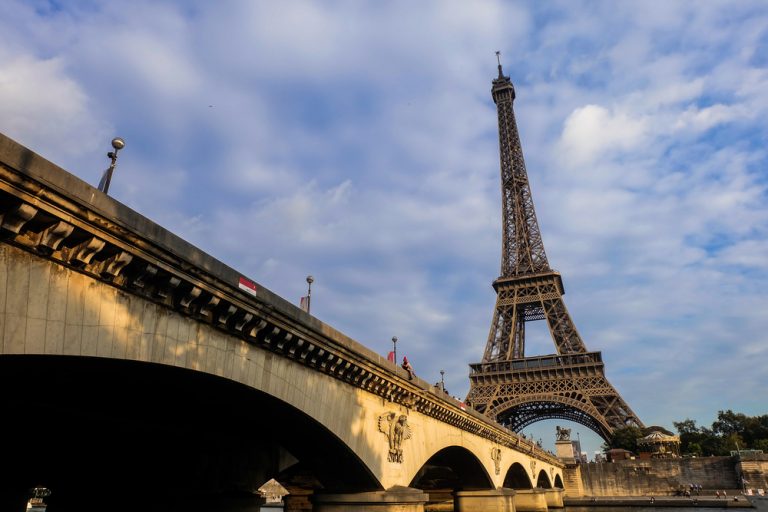 8 Prettiest Bridges In Paris - Linda On The Run
