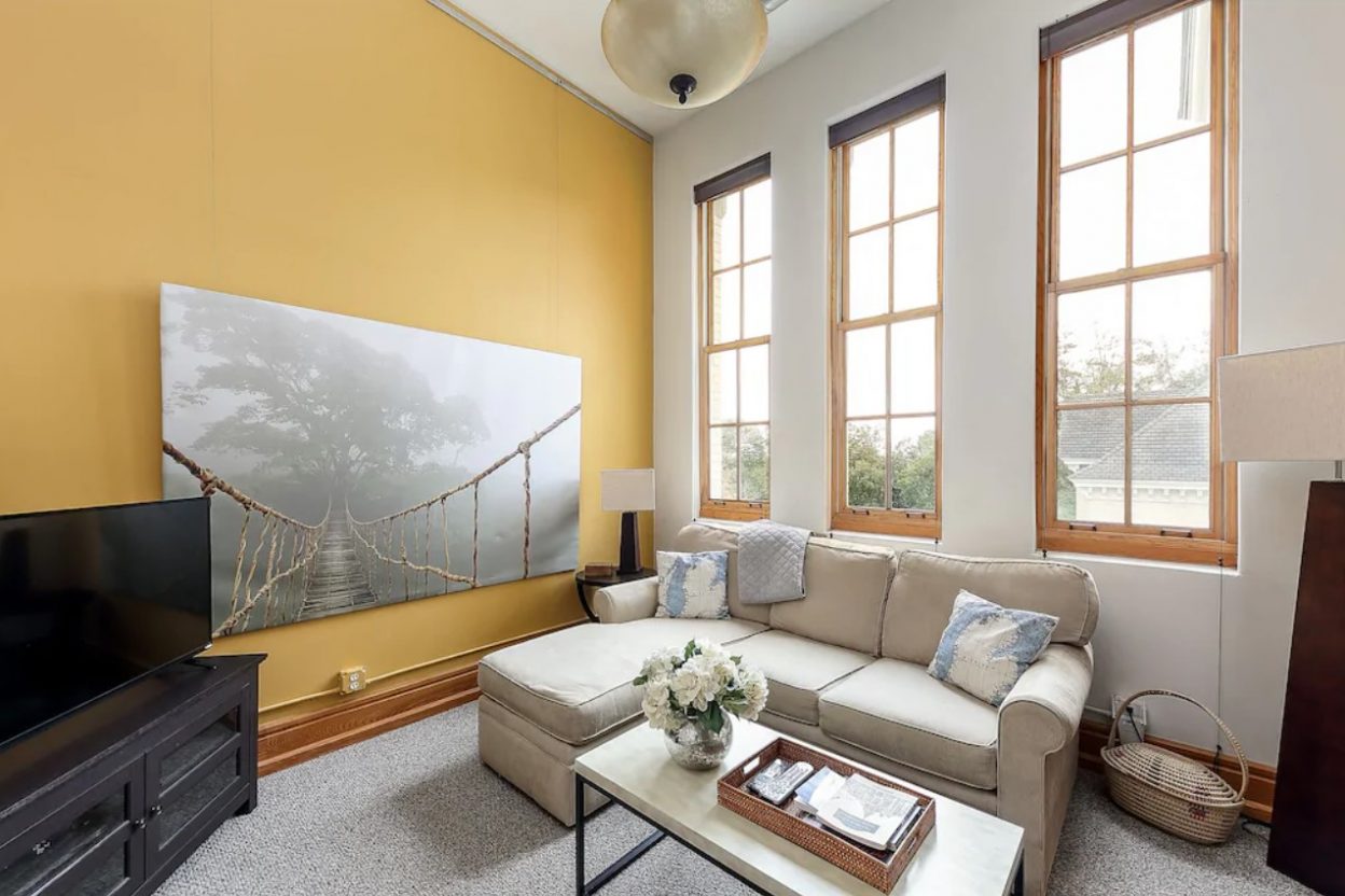 20 Best Airbnbs In Michigan (Cabins, VRBOs, & More) - Linda On The Run