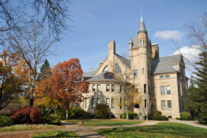 15 Best Small Towns in Ohio for Your Bucket List - Linda On The Run