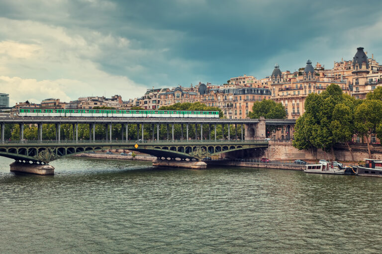 Bridges In Paris: 8 Beautiful Paris Bridges For Your Bucket List ...