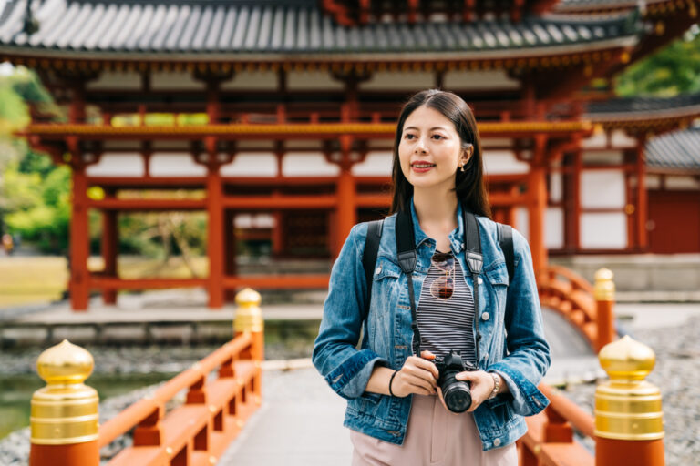 What to Wear in Japan in Spring: Cute Japan Outfit Ideas - Linda On The Run