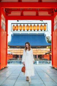 What to Wear in Japan in Spring: Cute Japan Outfit Ideas - Linda On The Run